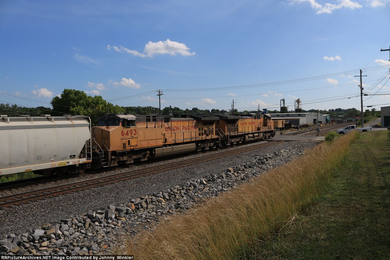 UP 6493 trails on NS train 15t